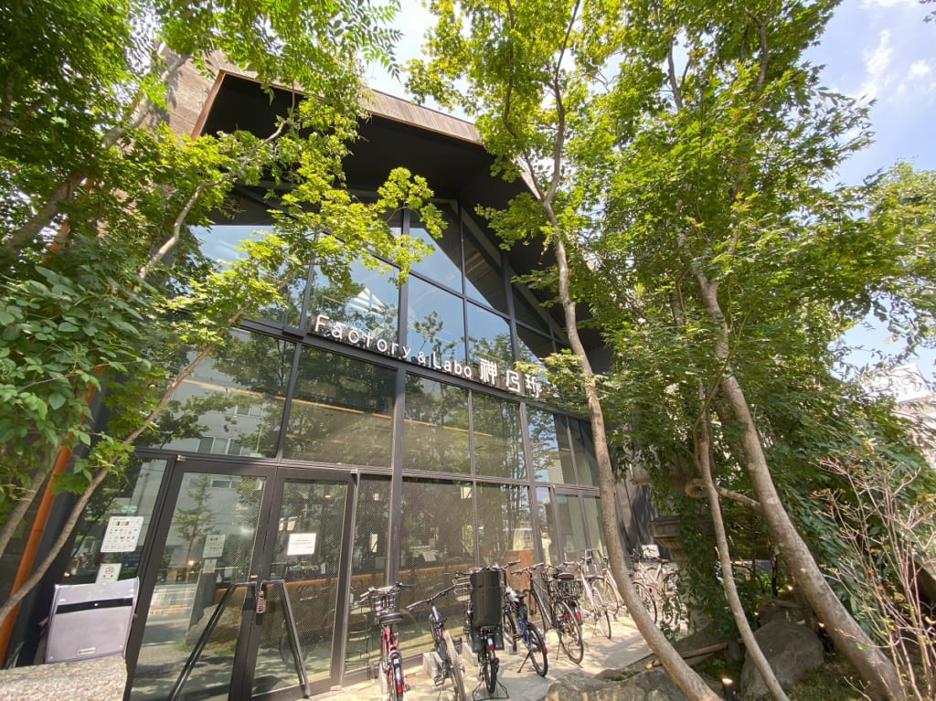 【目黒区】コーヒー豆の焙煎機を併設、学芸大学駅が最寄りの「Factory & Labo 神乃（かんの）珈琲」は居心地抜群、日本人の心に響くカフェ | 号外NET 目黒区